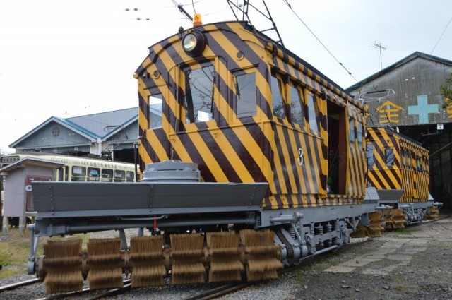 ササラ電車、25年ぶりに化粧直しして試運転 / 函館新聞デジタル