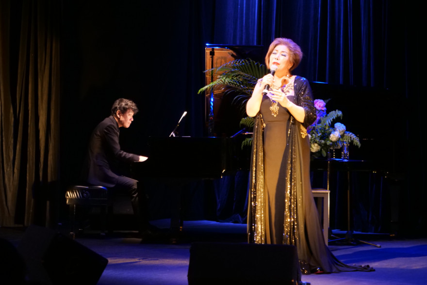 情熱的な歌唱披露、青木FUKIさんコンサート / 函館新聞デジタル